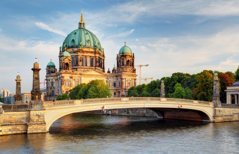 Berlin: Sightseeing City Tour of the Top 20 Attractions | Travel Buddies