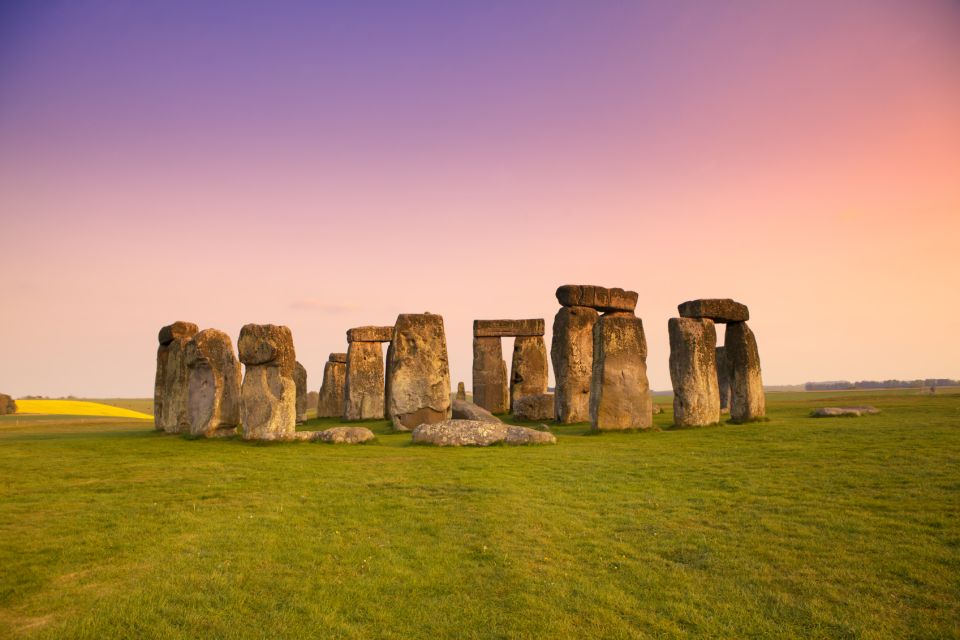 From London: Stonehenge & the Stone Circles of Avebury Tour | Travel ...
