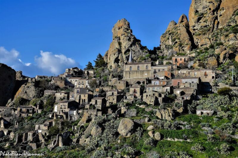 From Reggio and Scilla : Pentedattilo & Bova, Grecanici villages ...