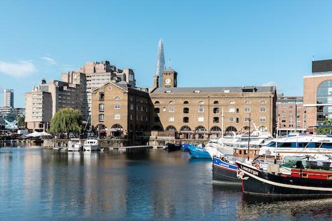 Historic Walk of East Londons Wapping Docks and Its Famous Pubs ...