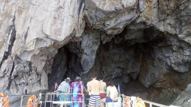 Hydra, Greece: Tour of the island by boat | Travel Buddies