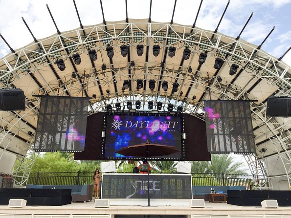 Las Vegas Pool Party Tour | Travel Buddies