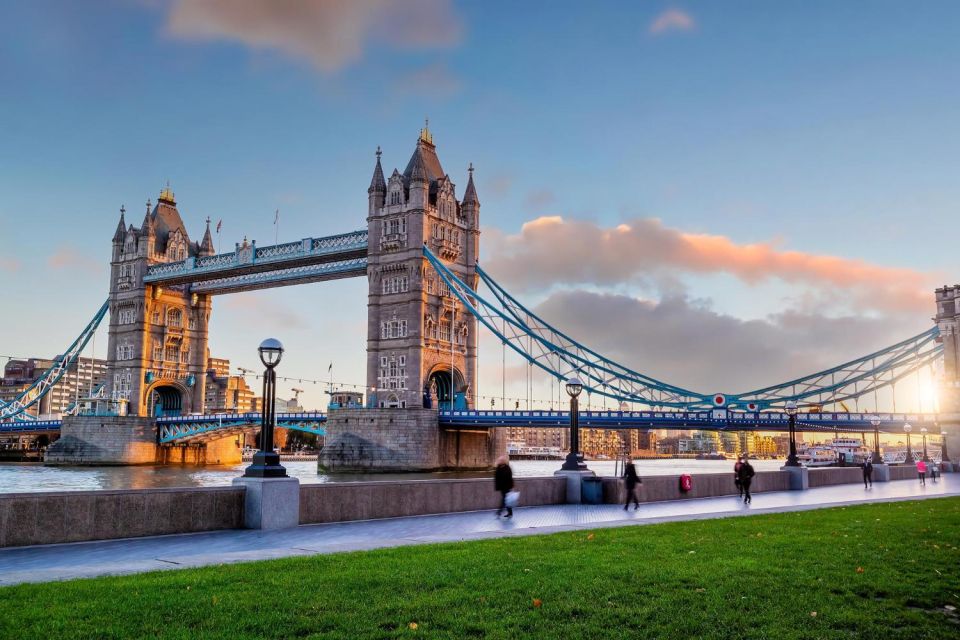 London: Insta-Perfect Walk With a Local | Travel Buddies