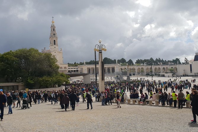 Private Tour Fátima - Nazaré - Batalha - Óbidos | Travel Buddies