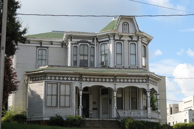 Self-Guided Montgomery Scavenger Hunt: History & Heroes | Travel Buddies