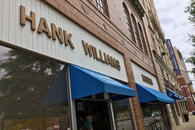 Self-Guided Montgomery Scavenger Hunt: History & Heroes | Travel Buddies