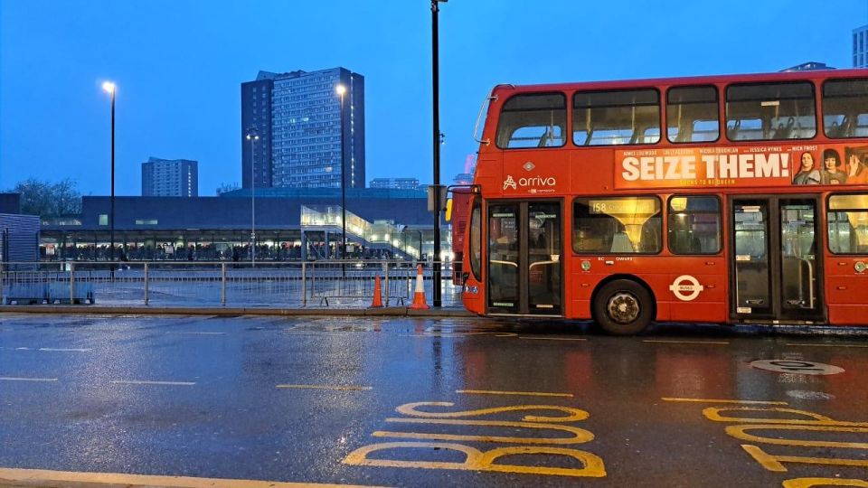 Southbank Walking Tour: The Globe & Southwark Cathedral | Travel Buddies