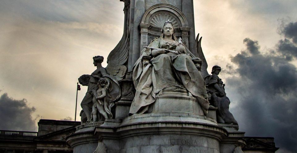 Unique Sites of London – Walking Tour for Couples | Travel Buddies